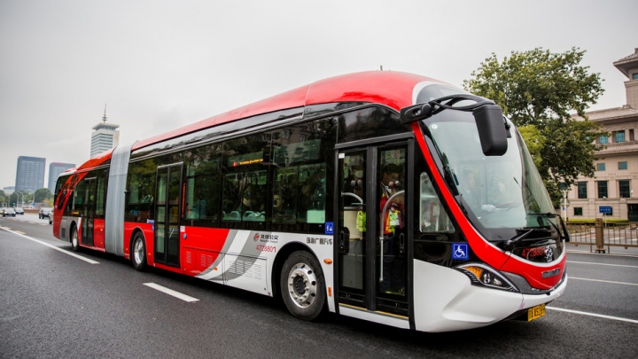 Electric buses run on Beijing street - China Plus