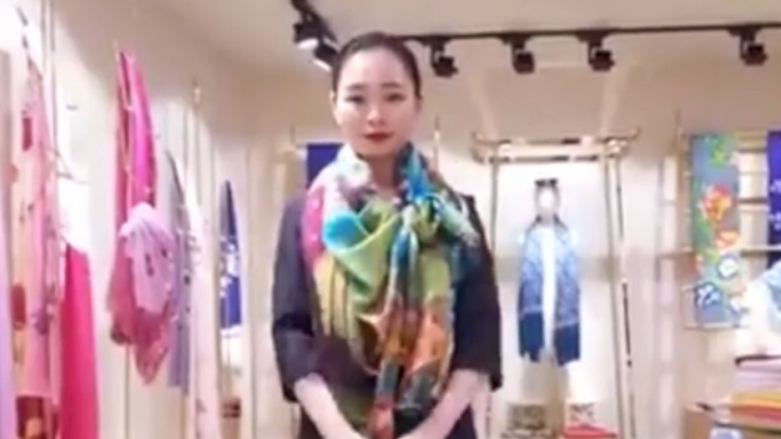 Various ways to wear a scarf - China Plus