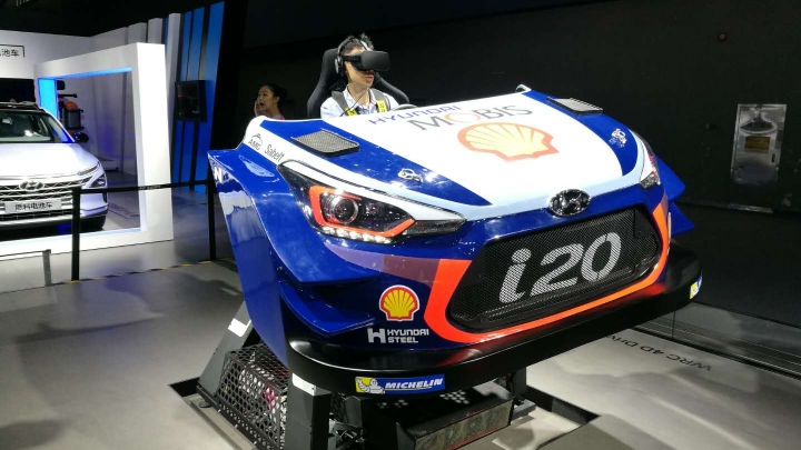 Visitors try out VR technology at Guangzhou International Auto Show ...