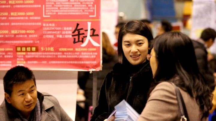 Returning overseas Chinese students look forward life in smaller cities ...