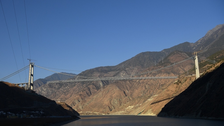 The first bridge built in the Sichuan-Tibet region nears completion ...