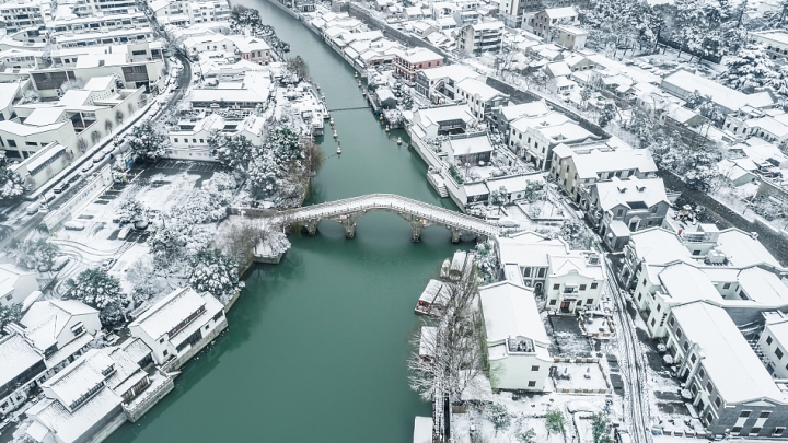 Aerial photos show Suzhou's ancient town covered by heavy snow - China Plus