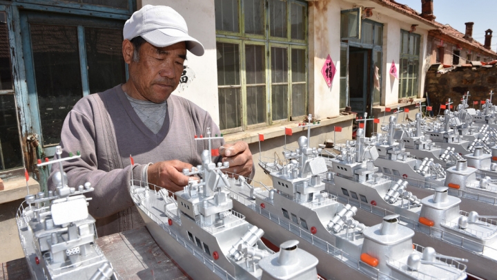 Man crafts 100 handmade models of warships in Shandong - China Plus