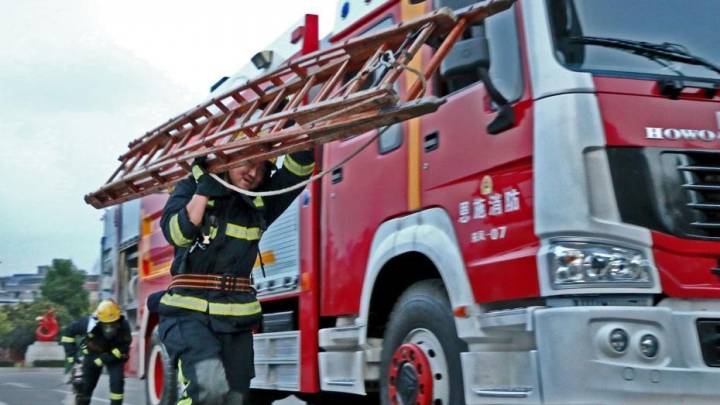 A day in the life of a firefighter - China Plus