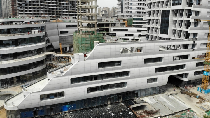Cruise ship shaped building seen in Zhengzhou - China Plus