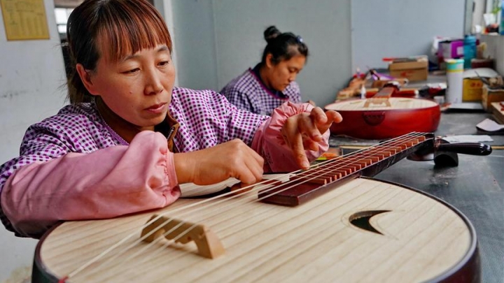Chinese traditional musical instruments made in Hebei - China Plus