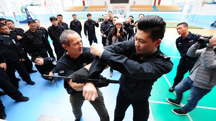 Jiangsu police get hand-to-hand combat training from Czech expert ...