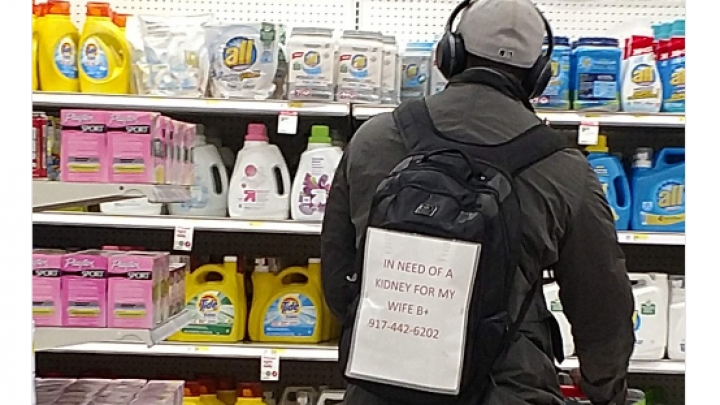 Photo of U.S. man wearing sign to find kidney for wife goes viral ...