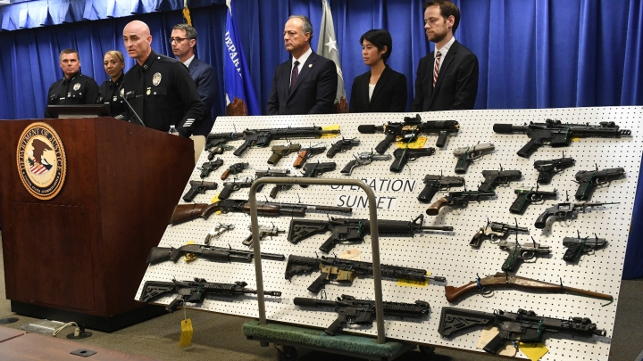 FBI and LA police display weapons seized from gangs - China Plus