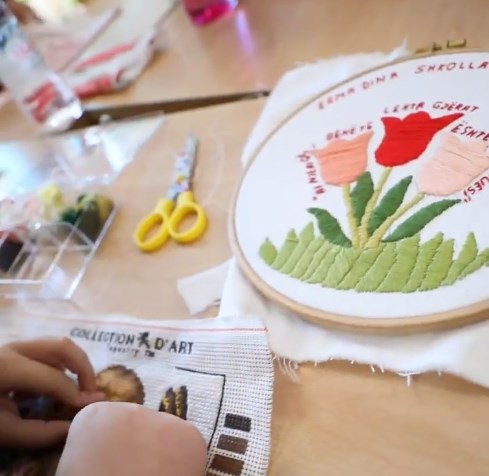 Ministrja e Arsimit: Nxënësit po rigjallërojnë traditat shqiptare