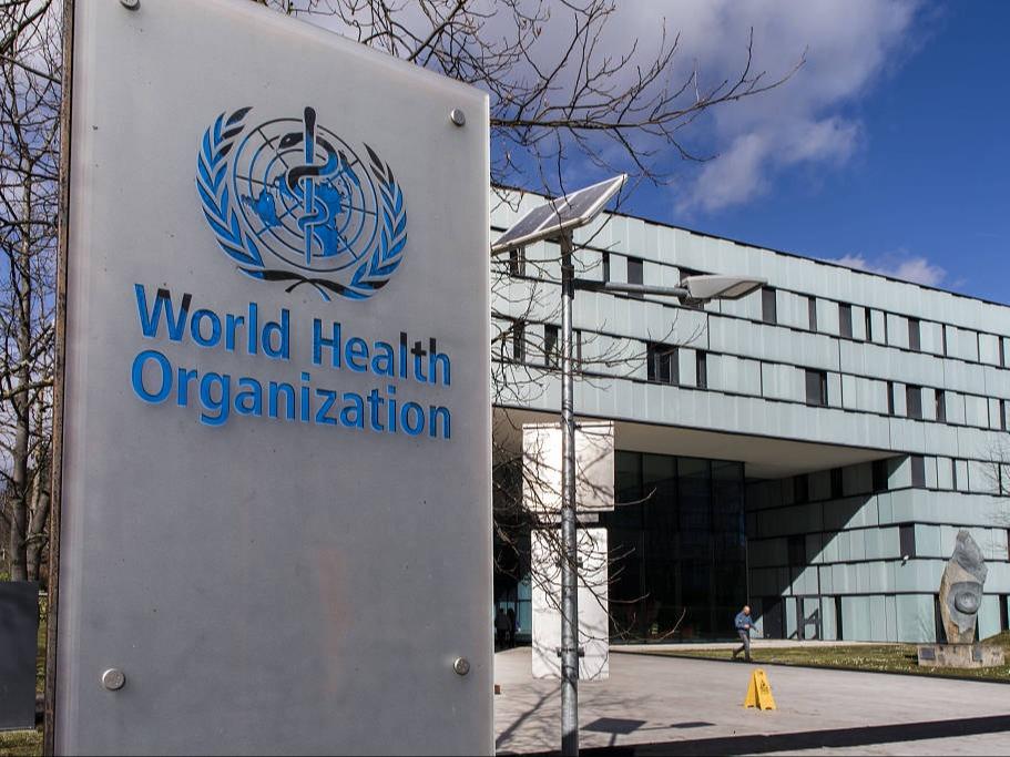 Covid/ OBSH: Virusi ende nuk është zhdukur