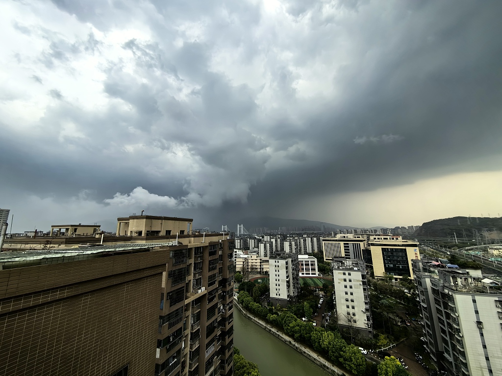 Stuhi breshëri kanë goditur provincat lindore dhe qendrore të Kinës