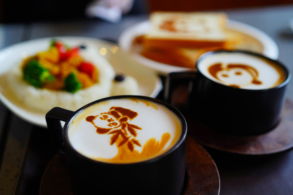 Lulëzon transporti i kafesë kokërr në Kinë, ndërsa rritet konsumi i kafesë