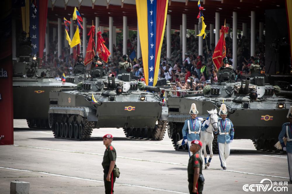 ဗင်နီဇွဲလားနိုင်ငံ လွတ်လပ်ရေးနေ့ တွင် စစ်ရေးပြ ချီတက်ပွဲ အခမ်းအနား ကျင်းပ
